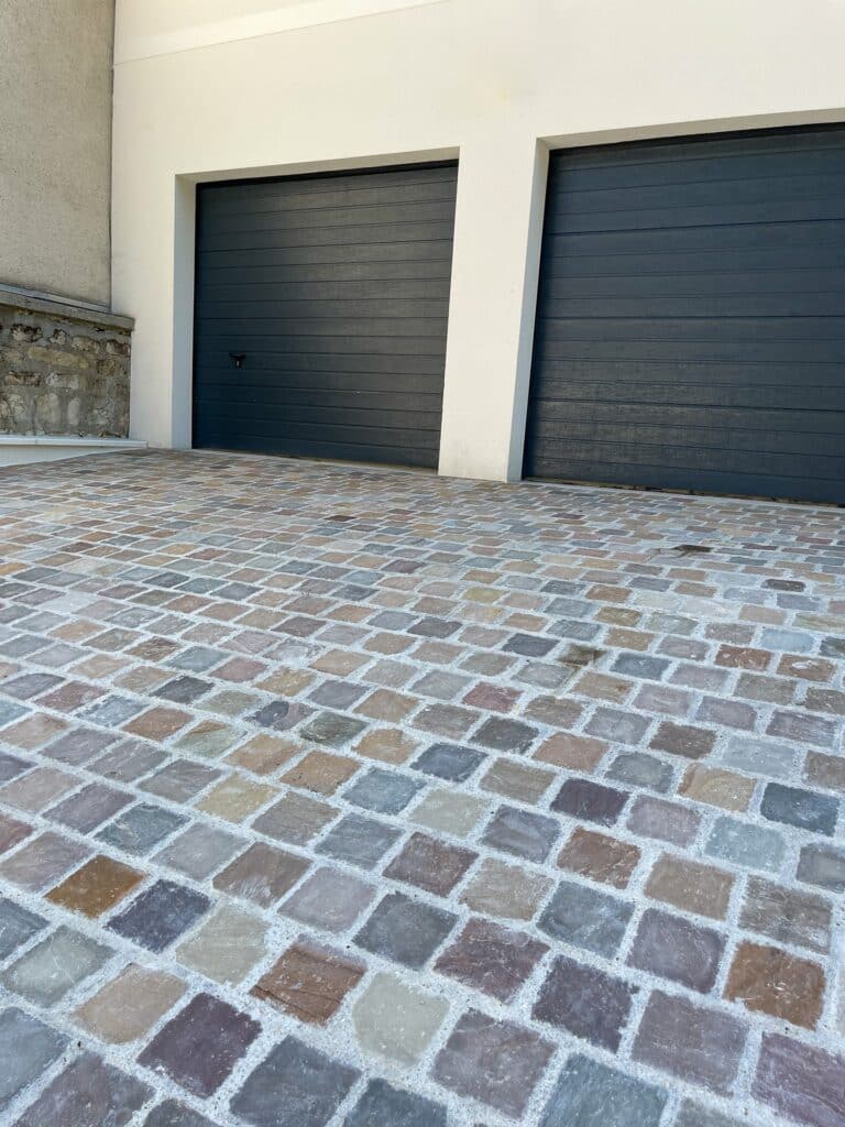 Allée de garage pavée moderne : choix et pose des pavés - Ligerio