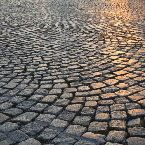 Tout savoir sur le pavé granit bouchardé - Ligerio