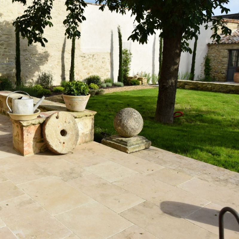 Dallage Atlas beige vieilli en Pierre Naturelle du Maroc - Ligerio